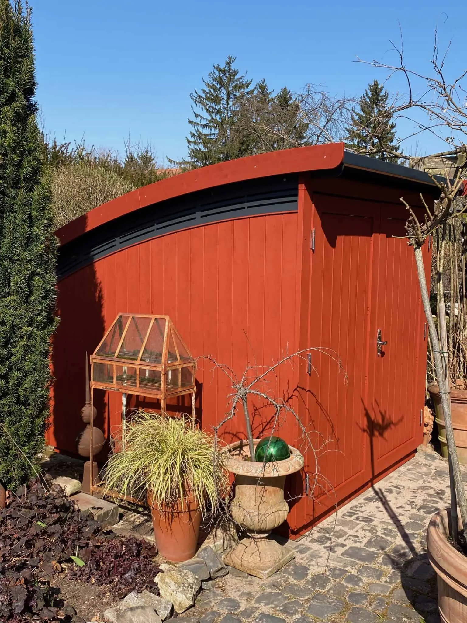 Farbberatung zum Streichen eines Gartenhauses | Welche Rabe?